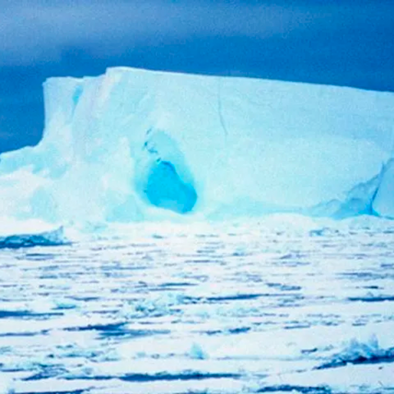 El milenario l A-76A, el iceberg más grande del mundo, se dirige hacia ...