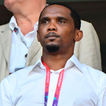 Exdelantero del Barcelona Samuel Eto'o, patea a Youtuber en la cabeza ...