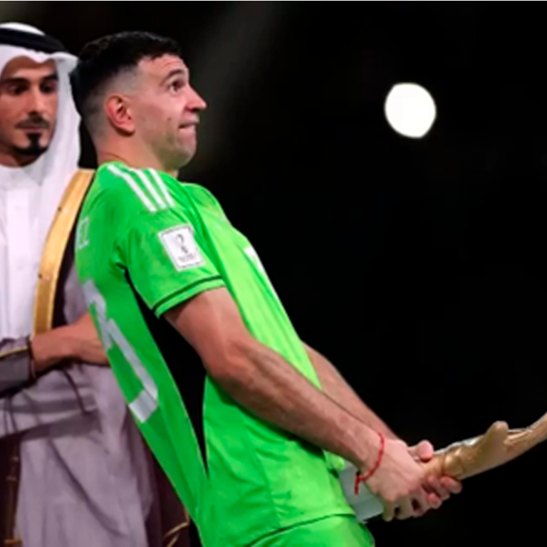 Repudiable gesto de “Dibu” Martinez, ensucia toda una brillante ceremonia, con la cual Argentina ...