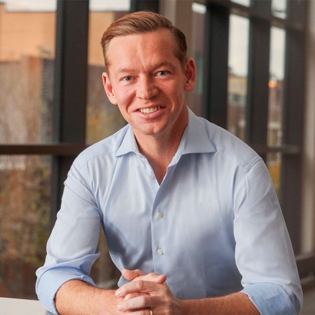 Ola de despidos: Director ejecutivo de McDonald's, Chris Kempczinski ...