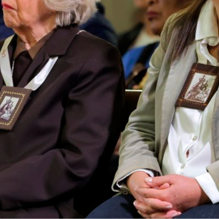 Sondeo en Semana Santa: Chile mantiene su identidad cristiana, 72% de ...